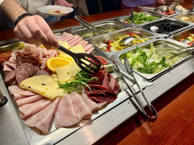 Prague: Sightseeing Boat Cruise with Buffet Dinner - Practical Tips for Travelers
