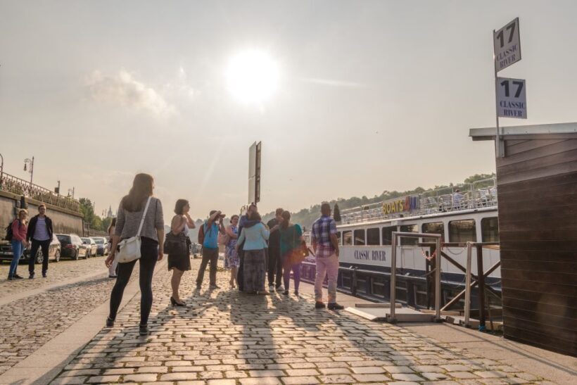 Prague: Sightseeing Boat Cruise with Buffet Dinner - Who Will Enjoy This Cruise?