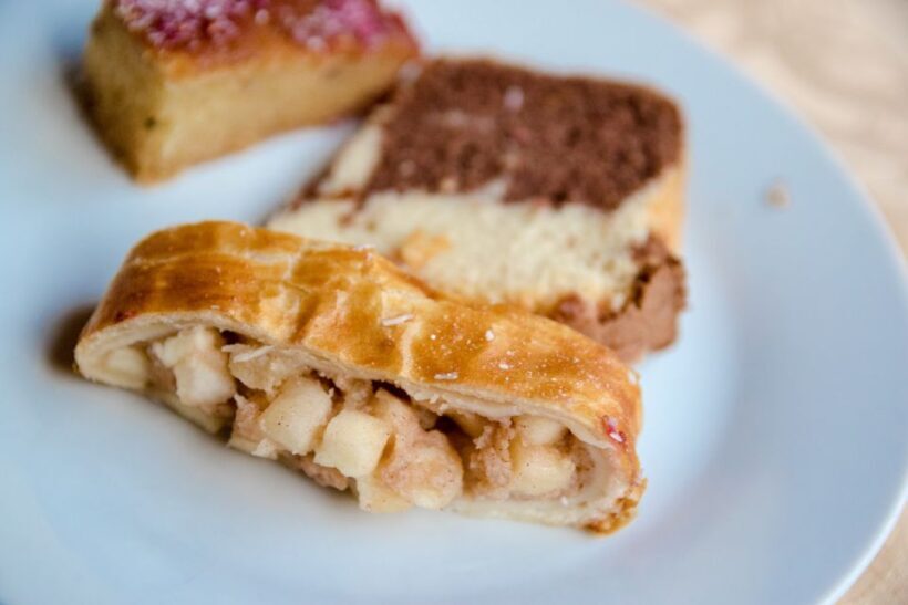 Prague: Sightseeing Boat Cruise with Buffet Dinner - The Sum Up