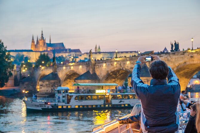 Prague: Sightseeing Boat Cruise With Buffet Dinner - Key Points