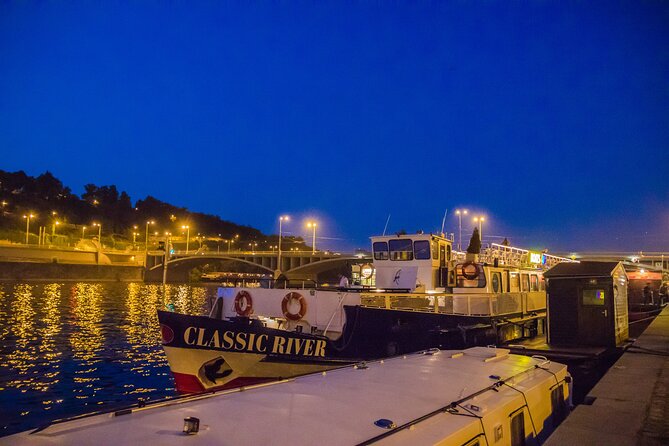 Prague: Sightseeing Boat Cruise With Buffet Dinner - Inclusions and Onboard Amenities