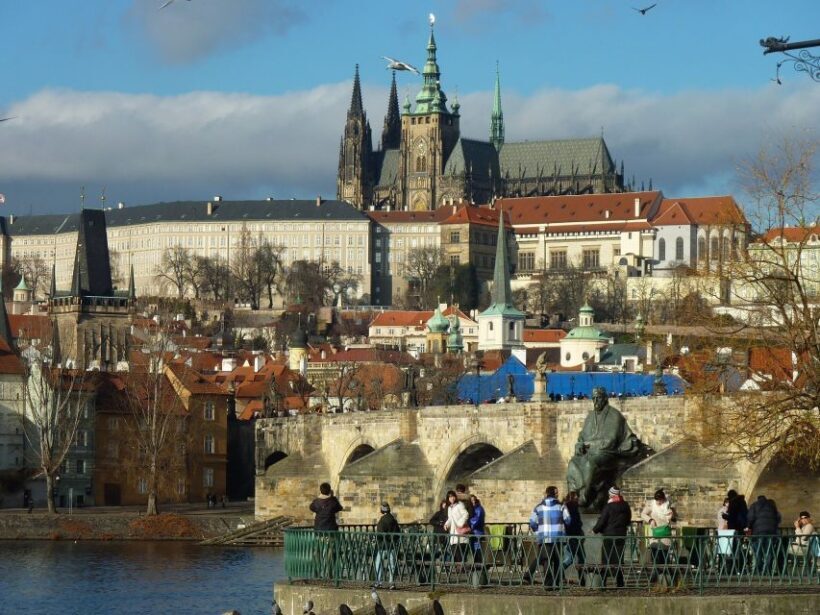 Prague Sightseeing Tour with Lunch - Key Points