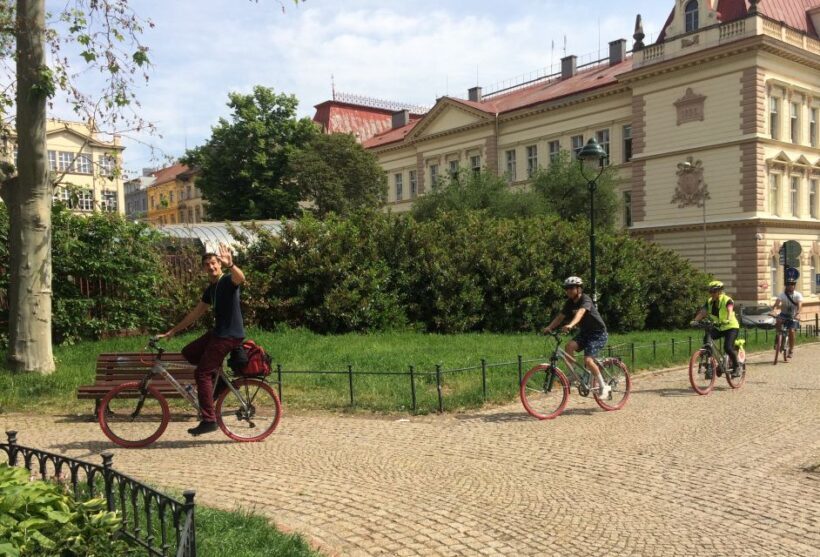 Prague: Stunning Viewpoints, Castle, City & Park E-Bike Tour - A detailed look at the Prague e-bike tour