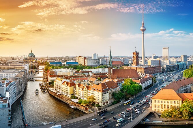 Prague to Berlin - private transfer with 2 hours of sightseeing - Key Points