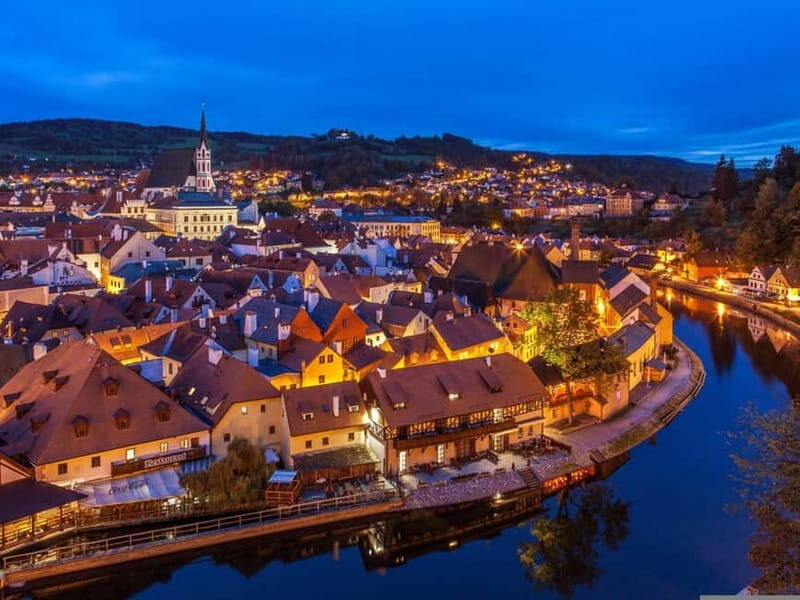 Prague: Transfer to Vienna via fabulous Cesky Krumlov - Key Points
