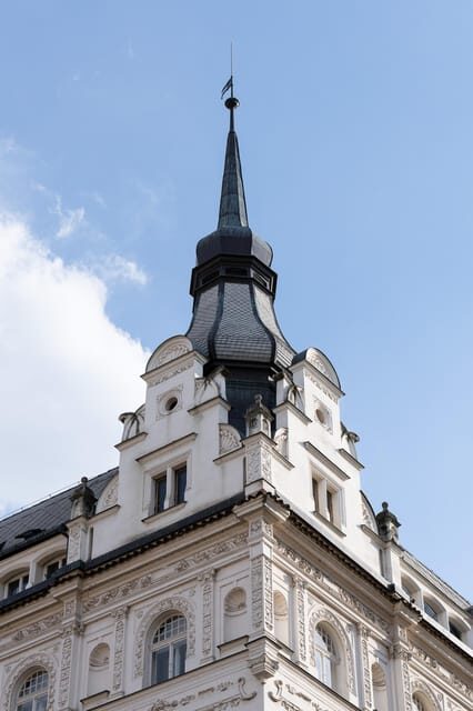 Prague: Ultimate Old and New Town Walking Tour + Free Drink - The Value of the Experience