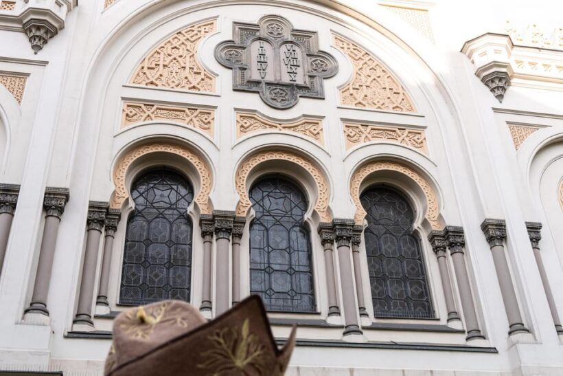Prague: Ultimate Old and New Town Walking Tour + Free Drink - Authentic Experiences and Guided Expertise