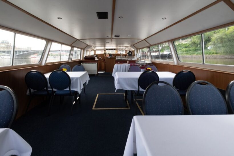 Prague: Vltava River Private Boat Party with Drinks - Key Points