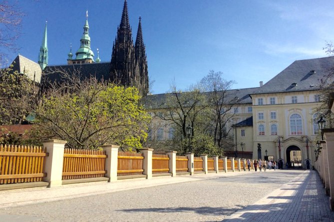 Prague Walking Tour in German: Old Town and Prague Castle - Tour Start Time