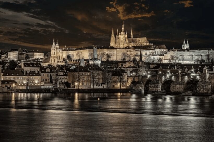 Prague's 3 Hour Winter Walking Tour and Christmas Market - Who Will Enjoy This Tour?