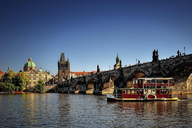 Prague's charming old places tour in Russian language - Key Points
