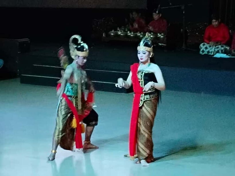 Prambanan sunset & Ramayana Ballet Include Entrance tickets. - Who Should Consider This Tour?