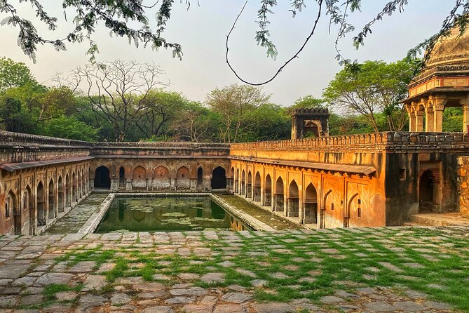 Premium Hidden Jewels of Delhi Cycling Tour - The First Chapter of Delhi - The Iconic Qutub Minar (Optional)