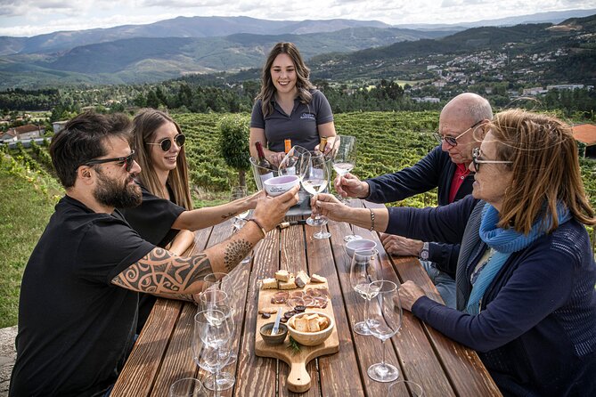 Premium Tasting | Quinta de Santa Cristina Vinho Verde - Discover the Charm of a Premium Wine Tasting at Quinta de Santa Cristina