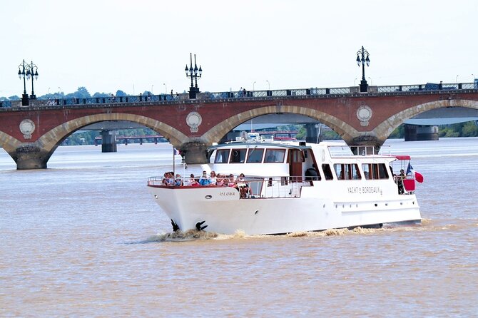 Prestige Commented Cruise Glass of Wine and Canelé in Bordeaux - Meeting and End Points