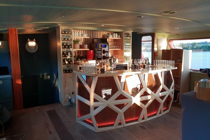 Prestige Commented Cruise Glass of Wine and Canelé in Bordeaux - Cruise Experience