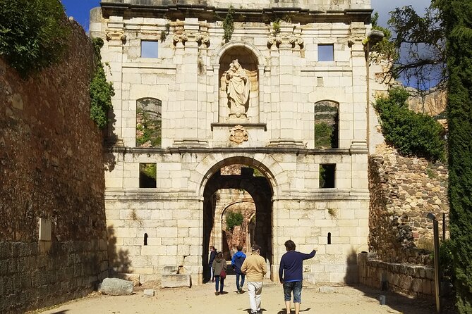 Priorat Tour to 3 Small Wineries and Hotel Pick-Up - Convenient Hotel Pick-Up in Barcelona