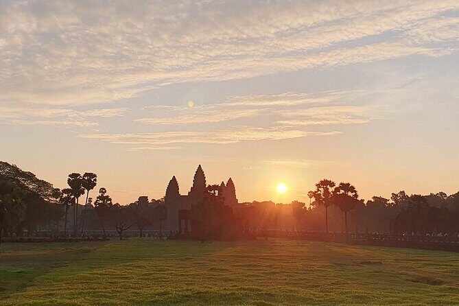 Private 1-Day Angkor Wat Sunrise Tour with German Tour Guide - Exploring the Private 1-Day Angkor Wat Sunrise Tour with a German Guide