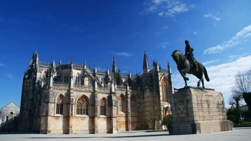 Private 1-Day Tour to Fátima Batalha Nazaré and Óbidos - The Sum Up