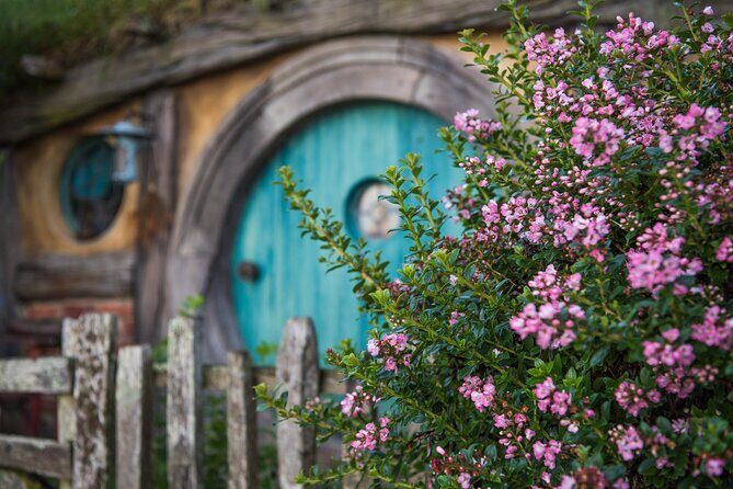 Private 2 Day Tour: Hobbiton, Waitomo, Rotorua Geothermal & Hamilton Gardens - An In-Depth Look at the Tour