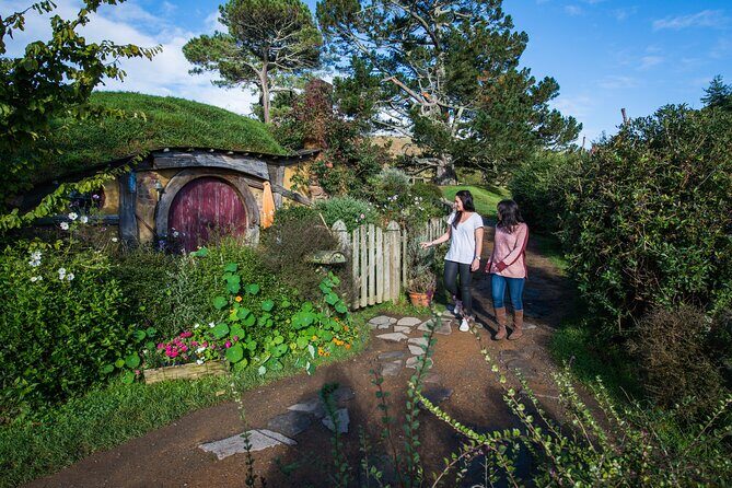 Private 2 Day Tour: Hobbiton, Waitomo, Rotorua Geothermal & Hamilton Gardens - Who Should Consider This Tour?
