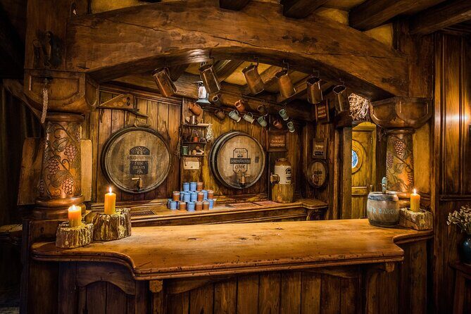 Private 2 Days Tour from Auckland - Waitomo, Hobbiton and Rotorua - Who Should Consider This Tour?