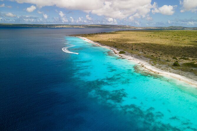 Private 2 hour boat excursion along the coast - An In-depth Look at the Bonaire Coastline Private Boat Tour