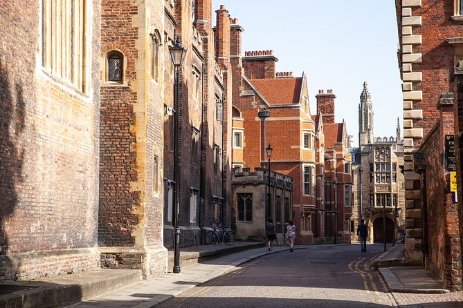 Private 2-Hour Cambridge Walking Tour With University Alumni Guide - Exploring Cambridges History and Architecture