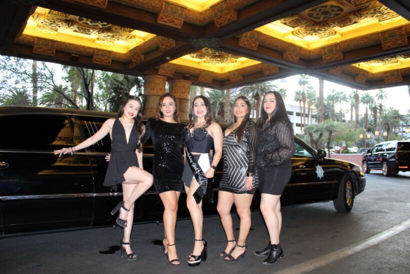 Private 2-Hour LV Limo Tour with Champagne and LV Goodies - Who Should Book This Tour?