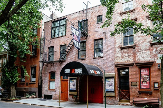 Private 2 Hour Tour for up to 4 Guests by Challenger Convertible - Neighborhood Highlights of Lower Manhattan