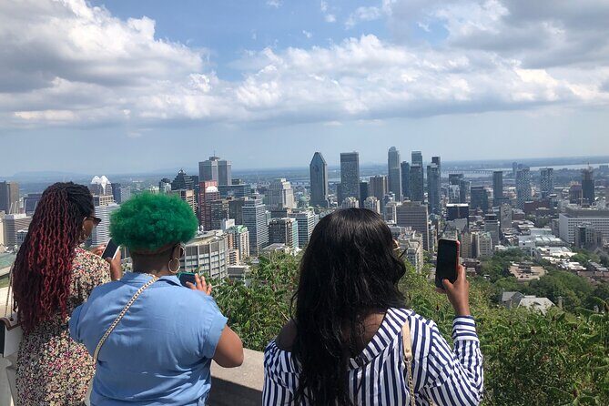 PRIVATE 3-hour COMPLETE tour of Montréal in convertible Cadillac - Exploring Montreal in Style: What the Tour Offers