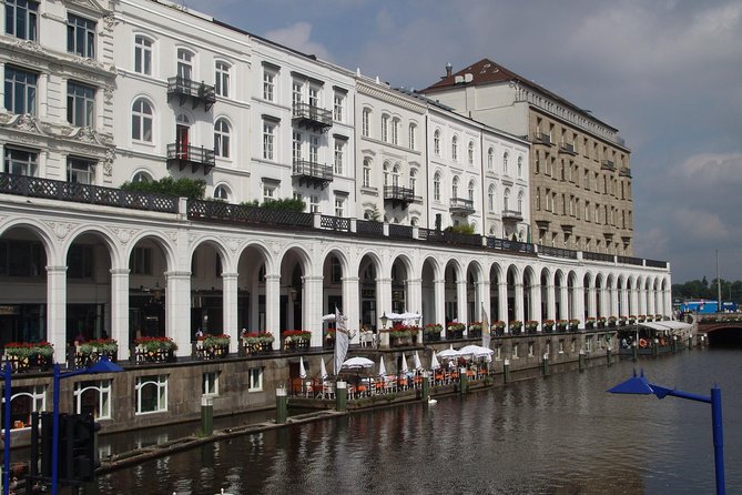 Private 3-Hour Hamburg Sightseeing Tour in a Mercedes Limousine - FAQs