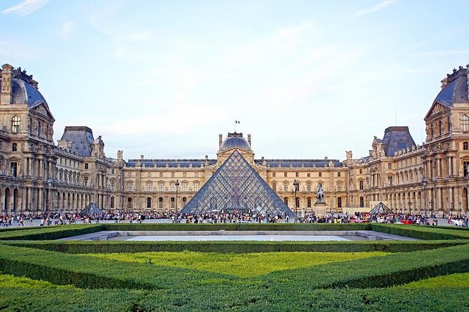 Private 3-hour tour in Louvre Museum with official tour guide - FAQs