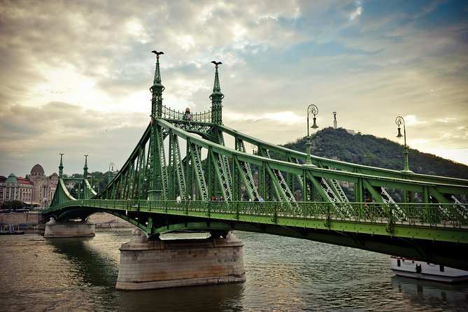Private 3 Hour Walking Experience in Budapest City - Key Points
