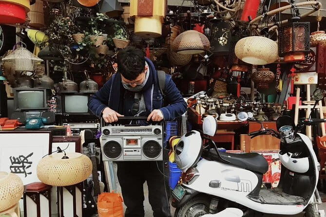 Private 3 Hours Chengdu Furniture and Antiques 2nd Hand Market Visit - A Deep Dive into Chengdus Second-Hand Market