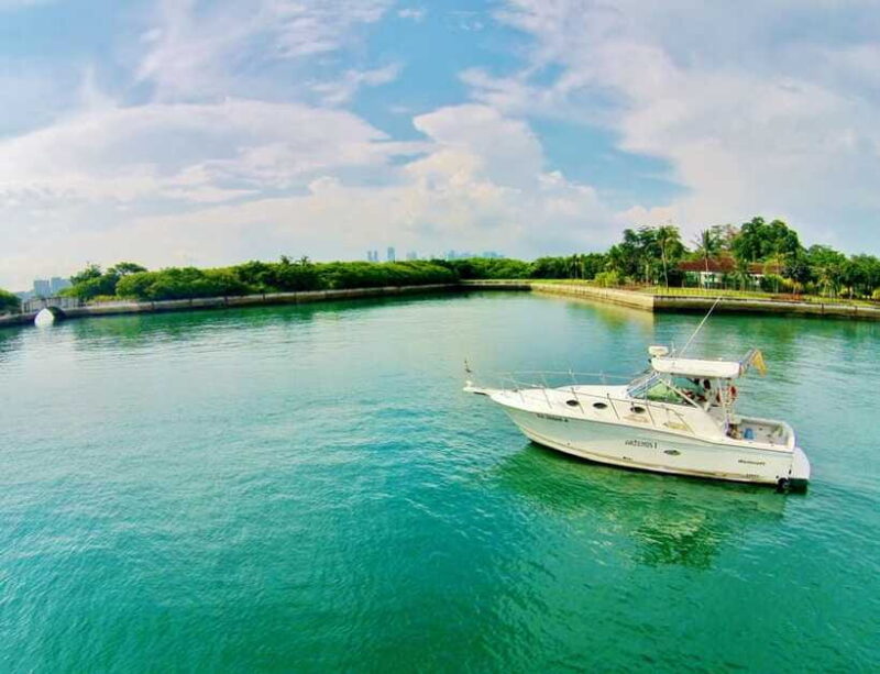 Private 34ft Yacht Charter to Lazarus Island - A Review of the Private 34ft Yacht Charter to Lazarus Island