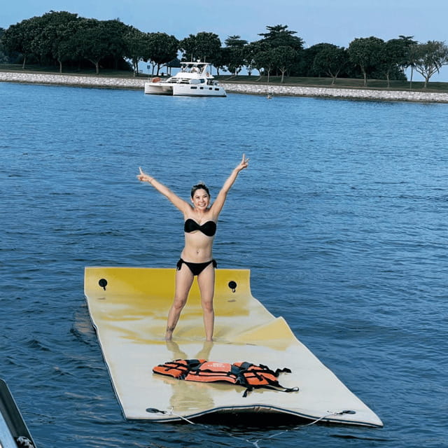 Private 34ft Yacht Charter to Lazarus Island - Who Should Consider This Tour?