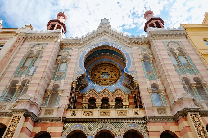PRIVATE: 3h Stories of Prague Jewish Quarter Tour, Drink Included - Appreciating the Architecture