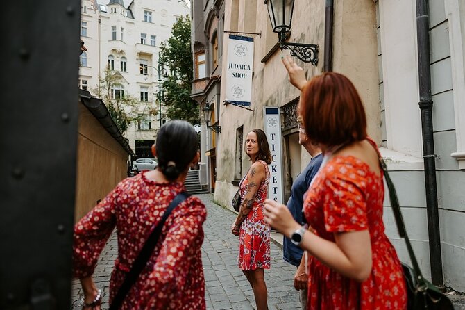 PRIVATE: 3h Stories of Prague Jewish Quarter Tour, Drink Included - Honoring the Past