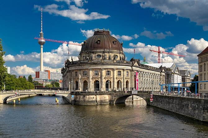 Private 4-hour walking tour of Berlin with official tour guide - An Inside Look at the Tour