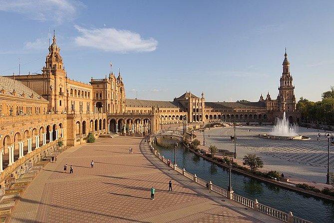 Private 4-hour Walking Tour of Sevilla with official tour guide - Authentic Experience Based on Reviews