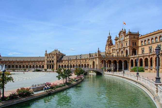 Private 4-hour Walking Tour of Sevilla with official tour guide - Who Should Consider This Tour?