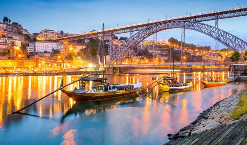 Private 4 hours tour of the "Main Monuments" in Oporto - A Close Look at the Itinerary and What You Can Expect