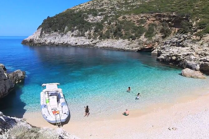 Private 6 H Boat Dafina Bay & Bear's Bay - Key Points