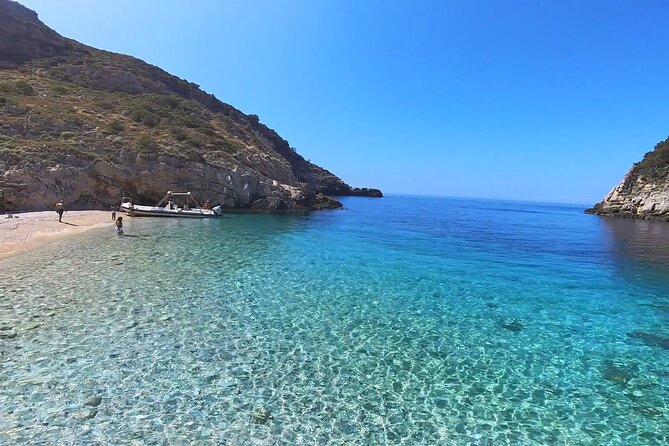 Private 6 H Boat Dafina Bay & Bear's Bay - FAQs