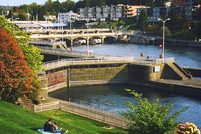 Private 8-hour City Tour of Seattle and Snoqualmie Falls with driver only - FAQ