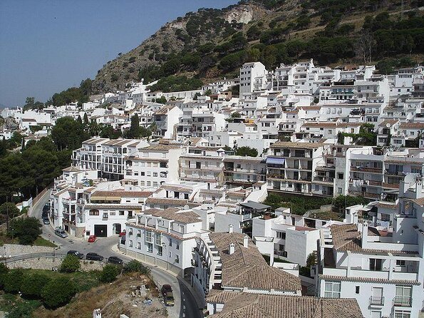 Private 8-hour Tour to Mijas Marbella and Puerto Banús from Malaga - Key Points