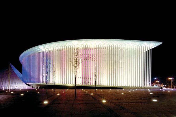 Private airport transfer: from the airport to the city of Luxembourg - Who Should Consider This Transfer?