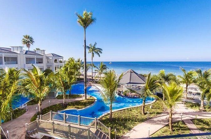 Private Airport Transfer to Azul Beach Resort Negril - The Vehicle and Comfort