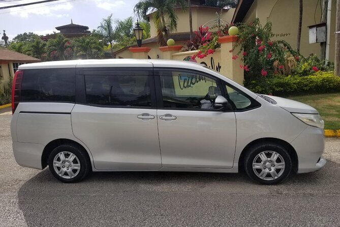 Private Airport Transfer to Couples Negril Resort - The Ride and Its Benefits